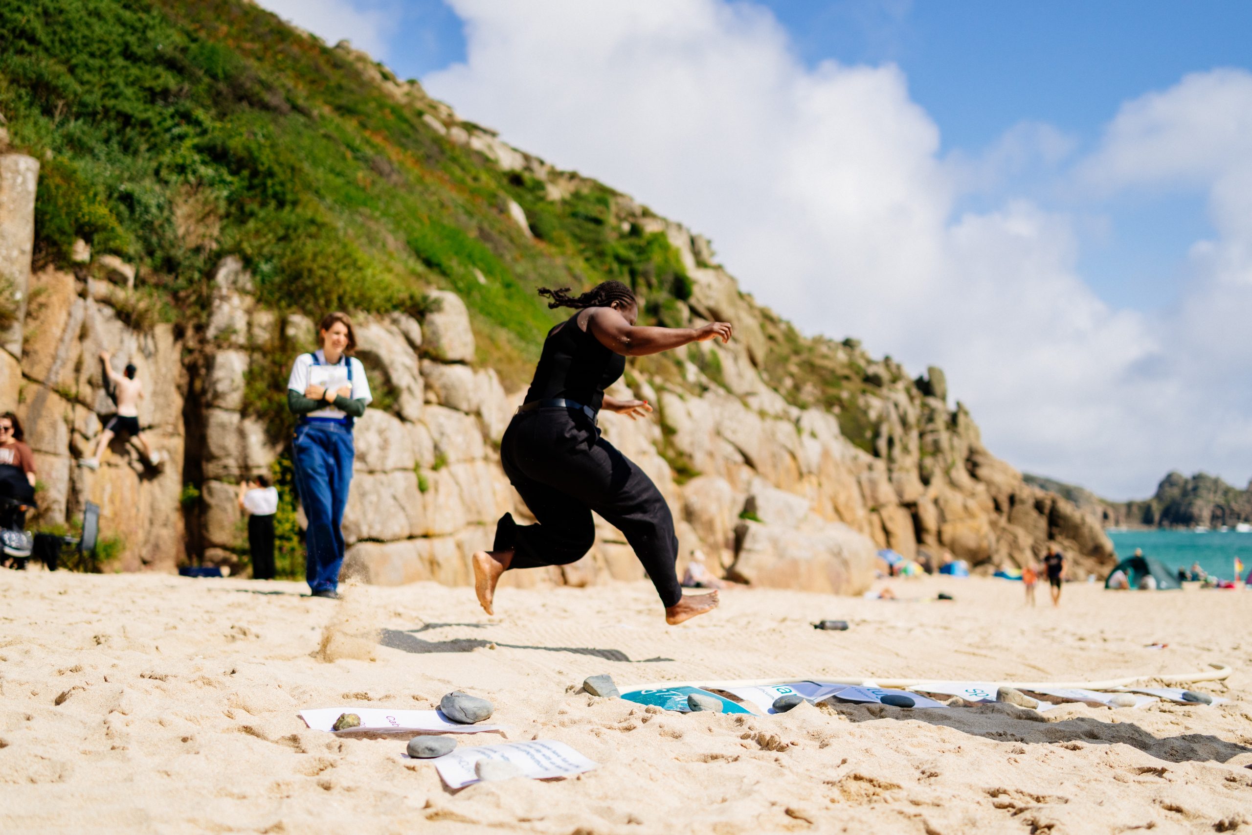 Planet PK Pop-up Footprints in the sand & Animal long jump